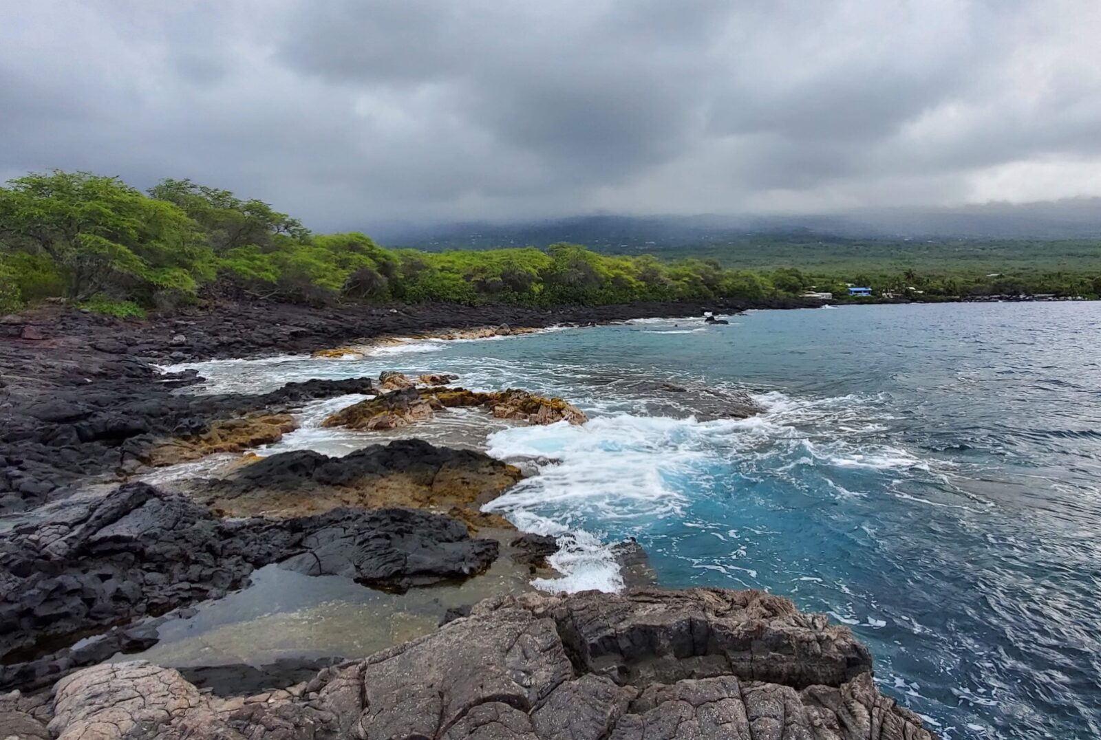 Two Step Beach on Honaunau Bay, Captain Cook - Hawaii Beaches